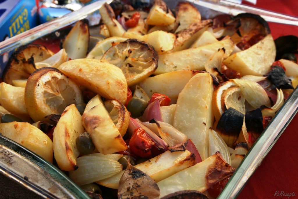 Tapsi – Ofenkartoffeln griechische Art - RoRezepte